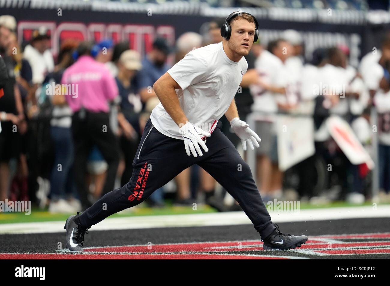 Houston Texans linebacker Jake Hansen warms up before an NFL football ...