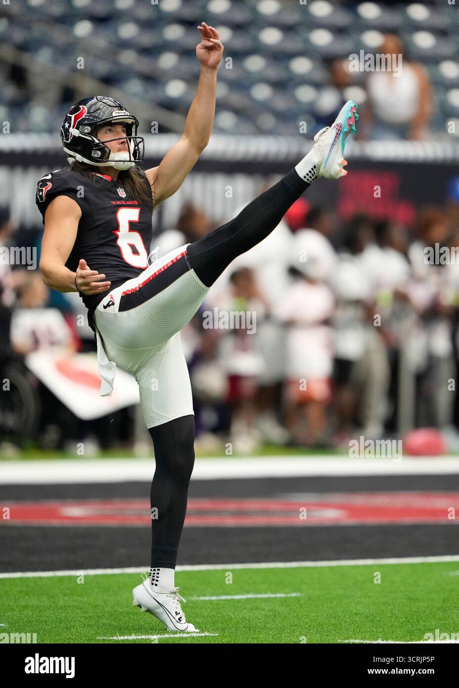 Houston Texans punter Tommy Townsend warms up before an NFL football ...