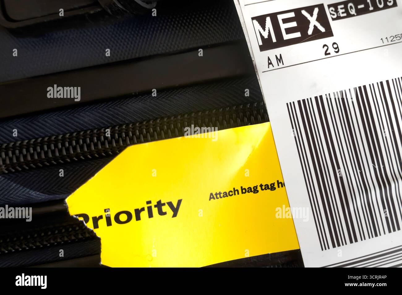 Check in luggage airport hi-res stock photography and images - Alamy