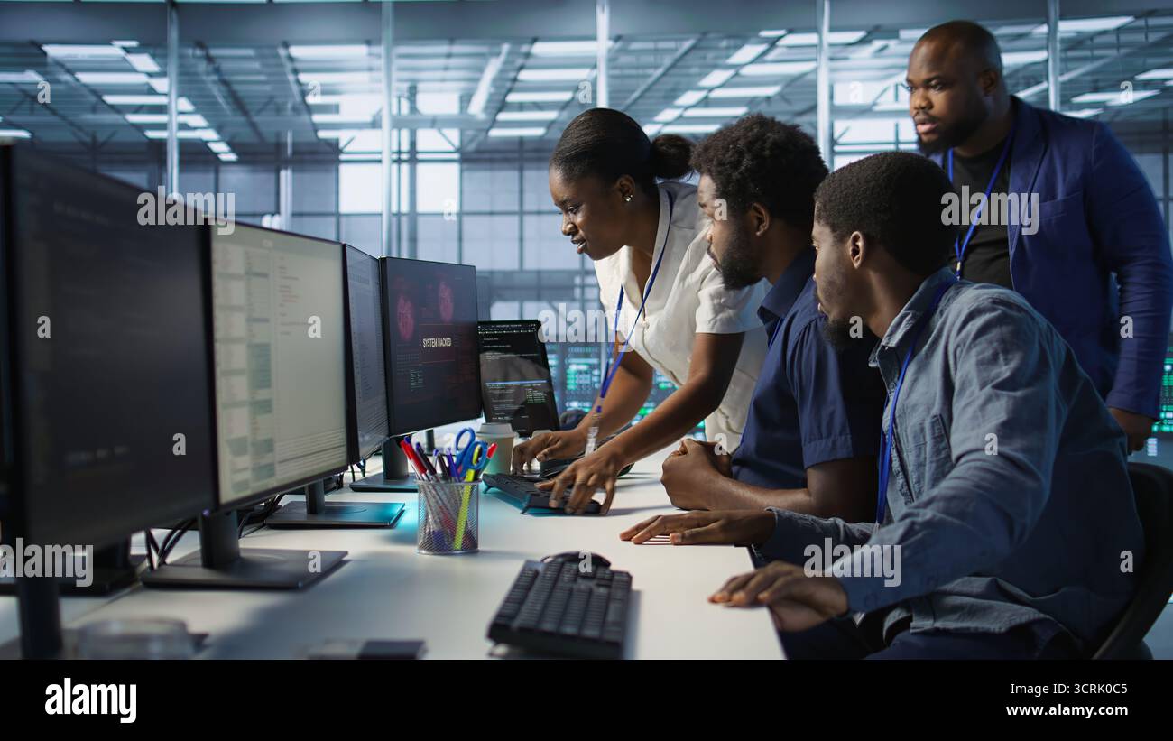 Server room engineers panicking hi-res stock photography and images - Alamy