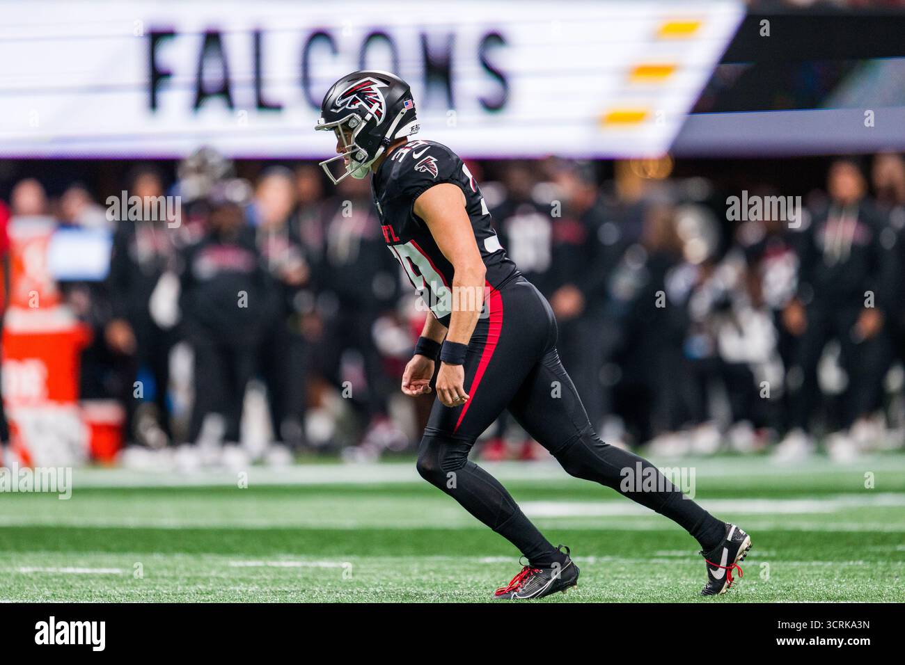 Atlanta Falcons cornerback Keith Taylor (39) kicks during the first ...