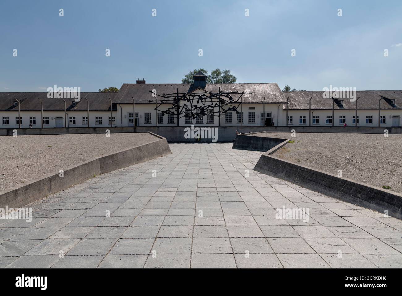 Memorial sculpture at Dachau Stock Photo - Alamy