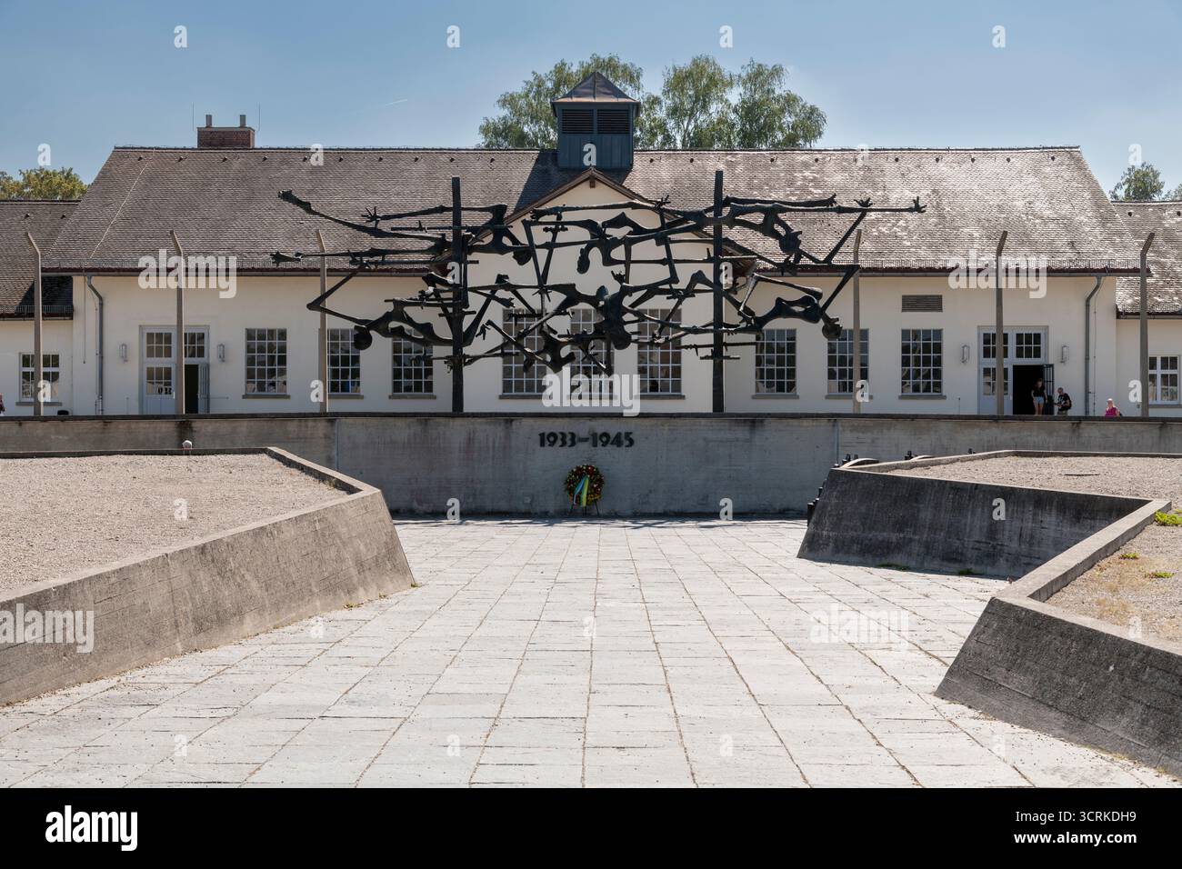 Memorial sculpture at Dachau Stock Photo - Alamy