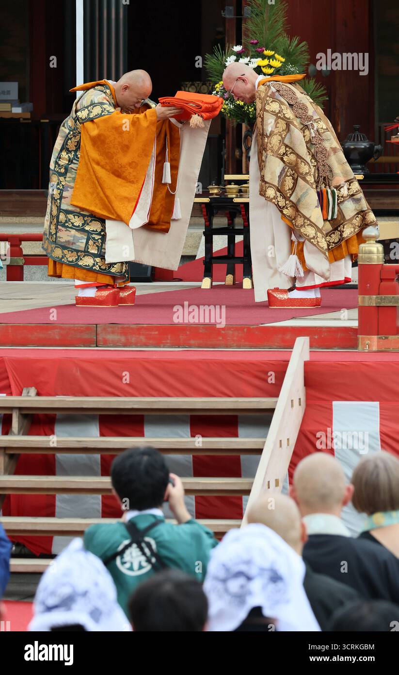 The inauguration ceremony for the head priest of Yakushiji temple is ...