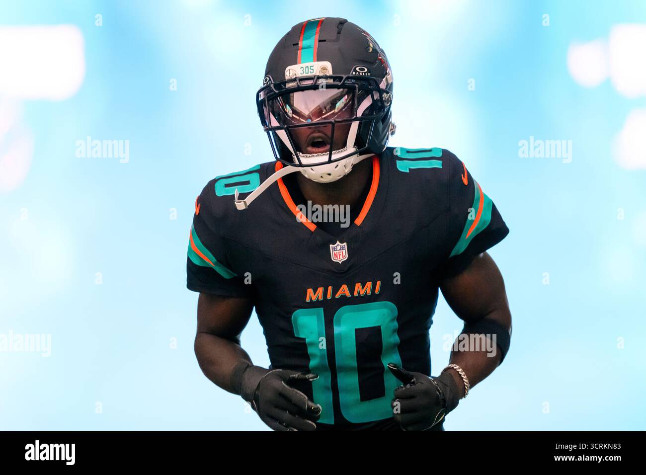 Miami Dolphins wide receiver Tyreek Hill (10) runs onto the field ...