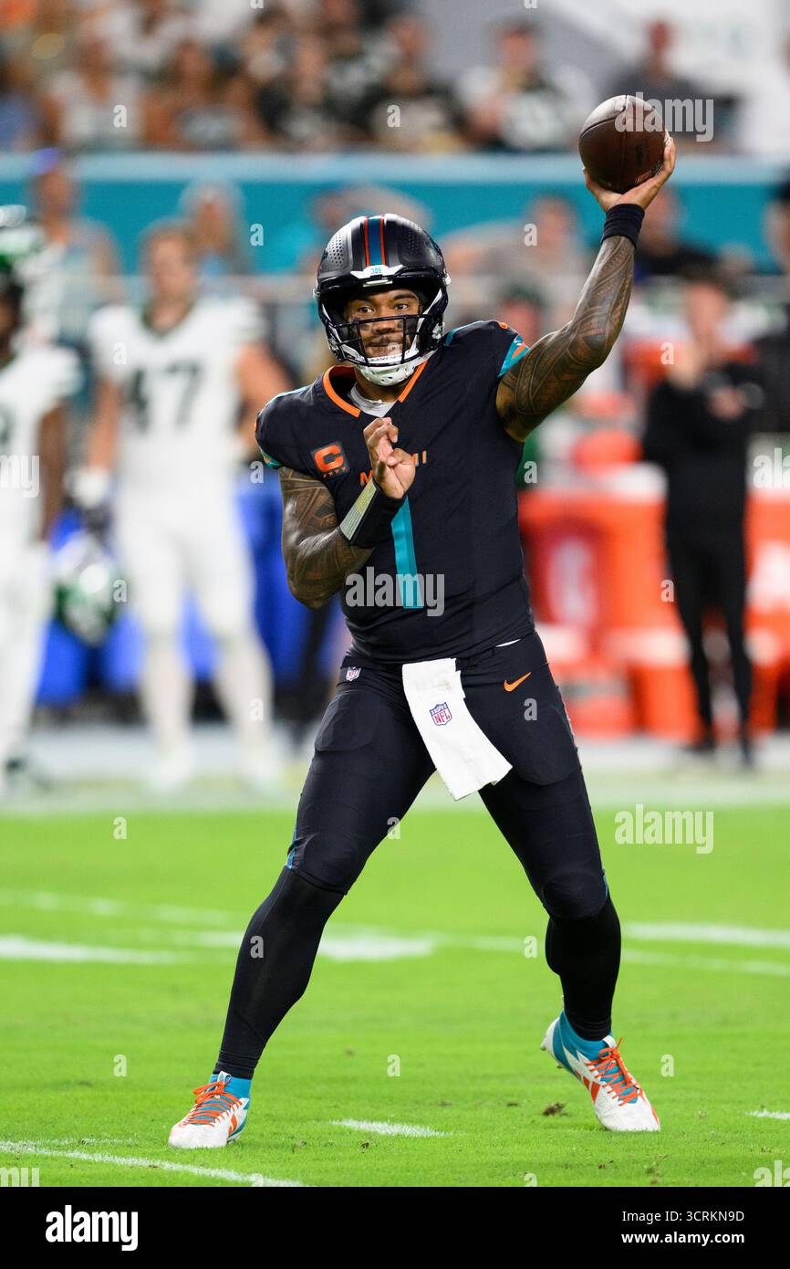 Miami Dolphins quarterback Tua Tagovailoa (1) throws the ball during an ...
