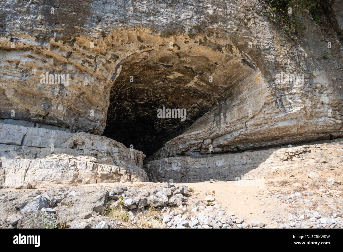 Outlaws of cave in rock hi-res stock photography and images - Alamy