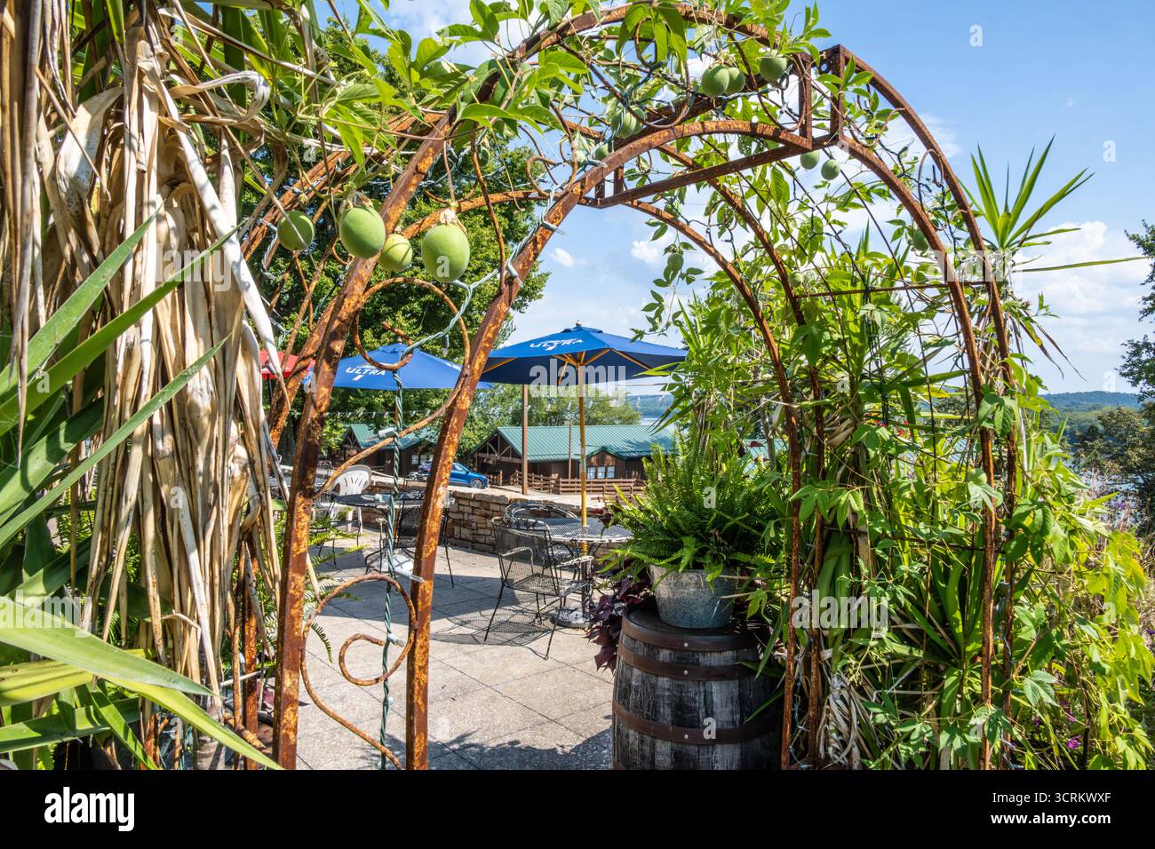 Cave in rock state park lodge hi-res stock photography and images - Alamy
