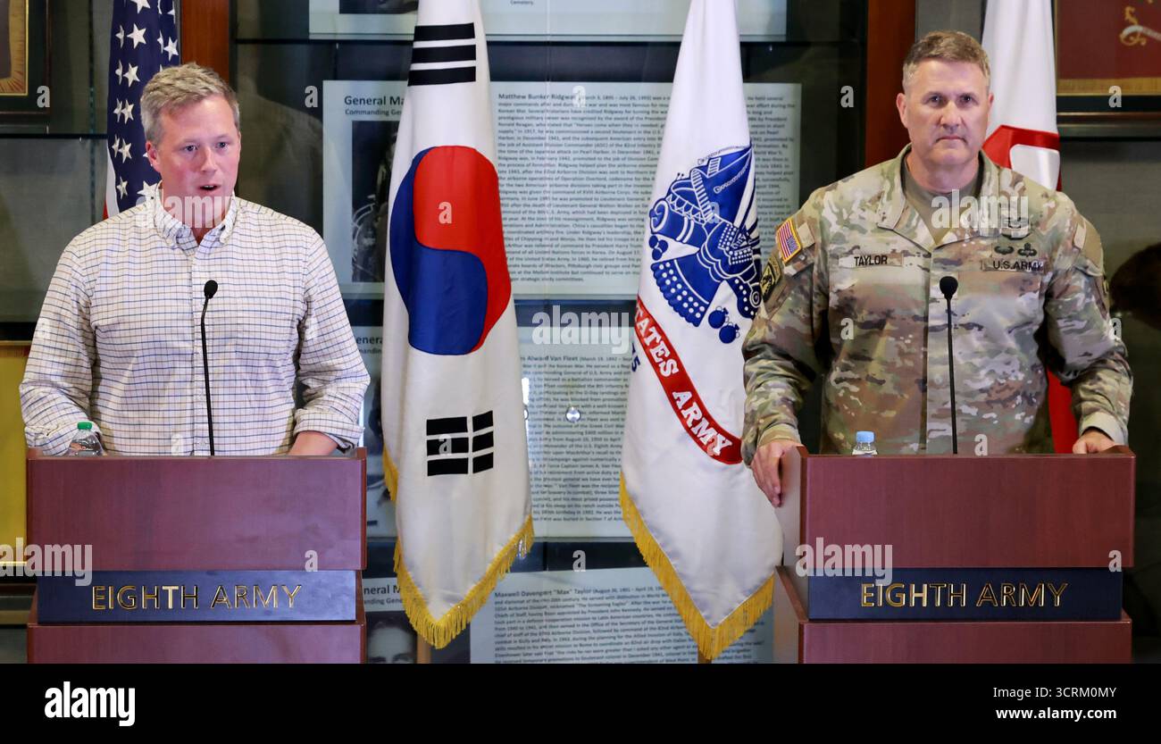 U.S. Army secretary in S. Korea U.S. Army Secretary Daniel Driscoll (L ...