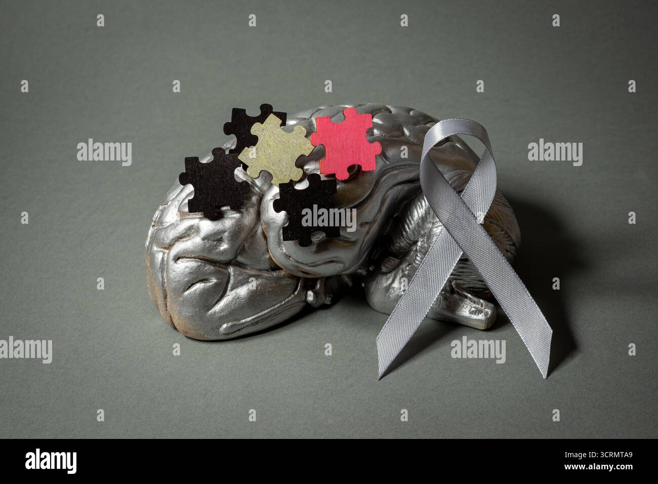 Cancer ribbon brain tumor hi-res stock photography and images - Alamy