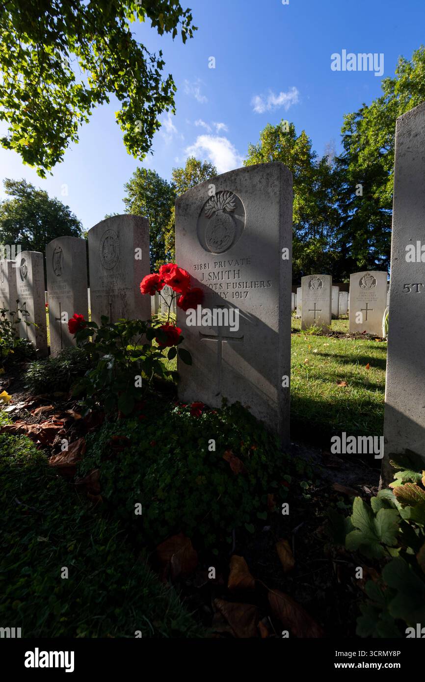 Ypres Reservoir Commonwealth War Graves Commission Cemetery, Iper ...