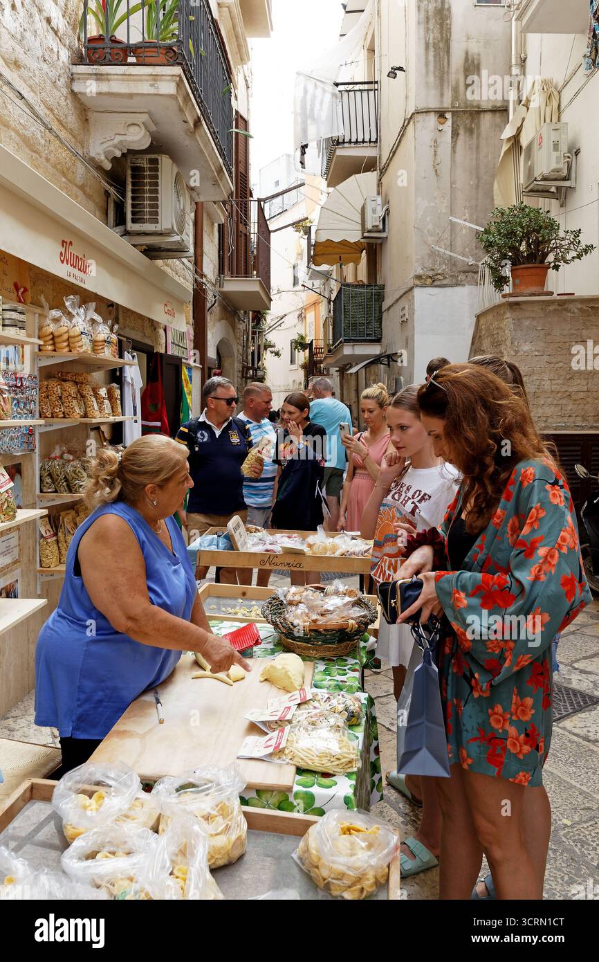 Bari pasta street hi-res stock photography and images - Alamy