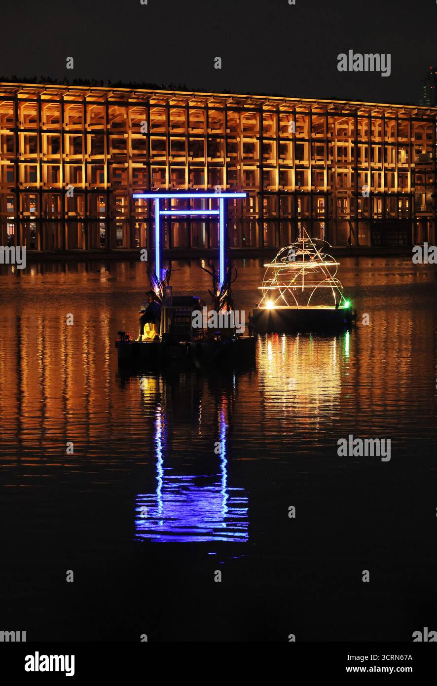 A demonstration experiment of the autonomous vessel "Umidoko Robot" is ...