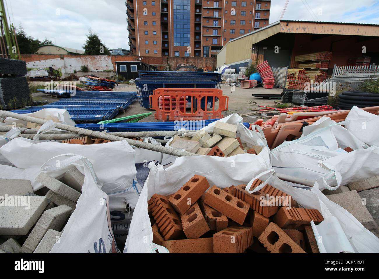 Builders Merchants with stacks of bricks, concrete blocks, and ...