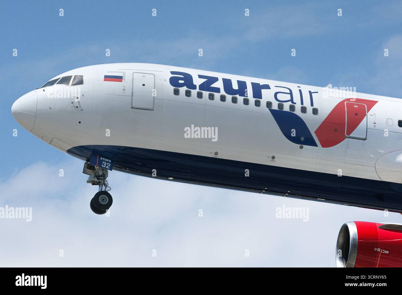 Boeing 767 nose cockpit hi-res stock photography and images - Alamy