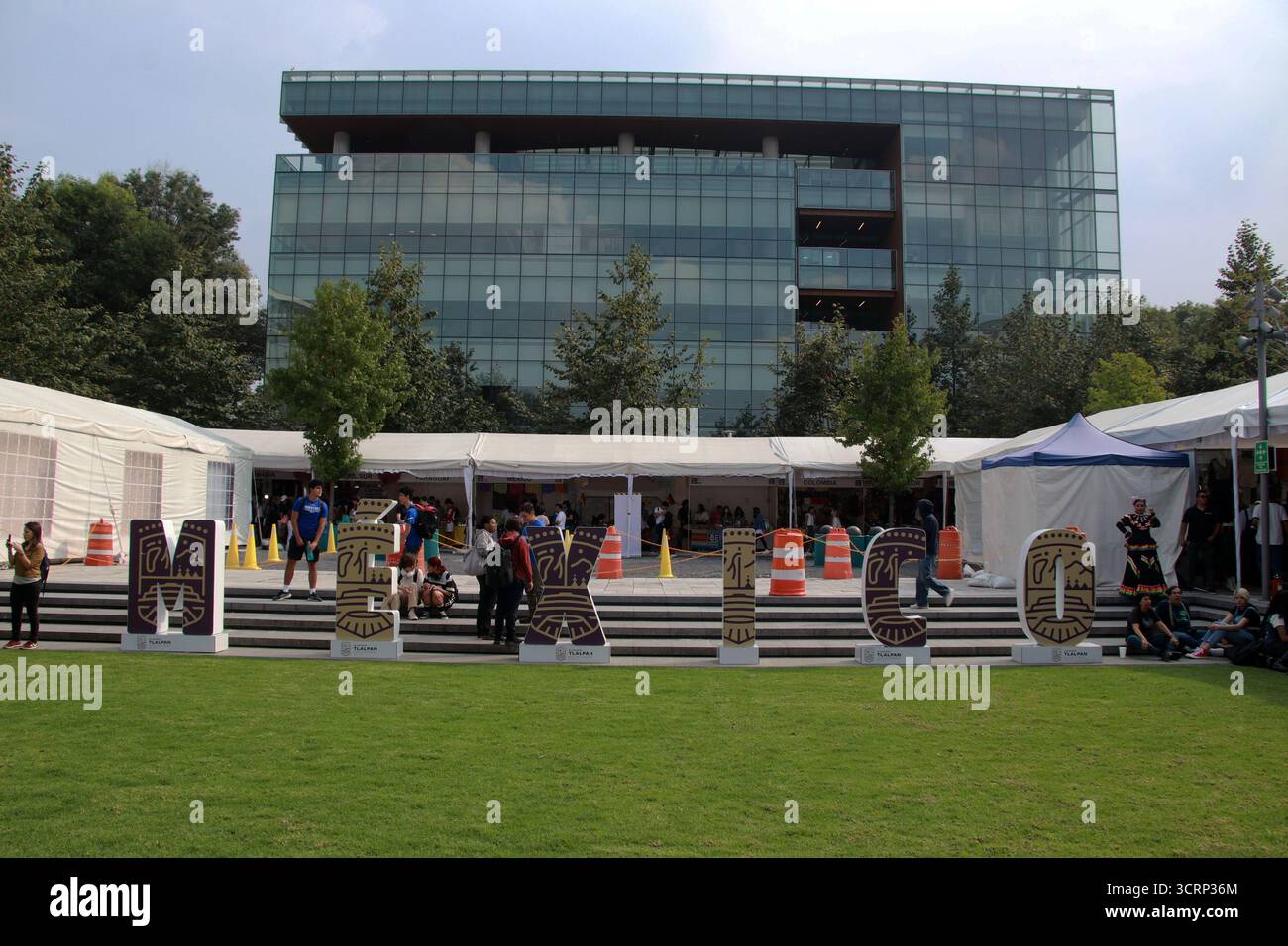 Plaza externa hi-res stock photography and images - Alamy
