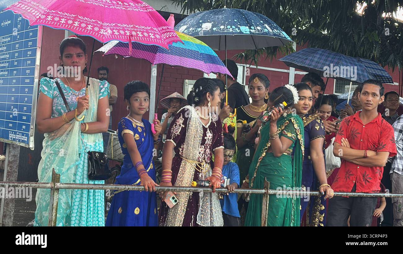 Myanmar Hindu devotees take part in the last day of the 'Durga Puja ...