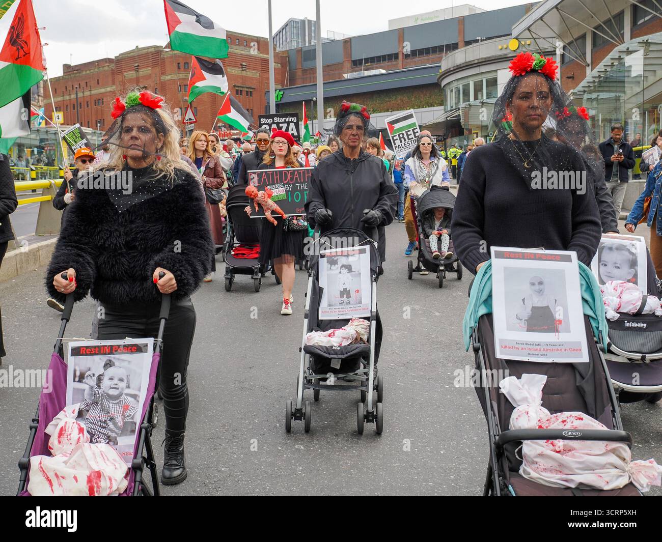 27 September 2025, UK, Liverpool, St George's Plateau. Activists ...
