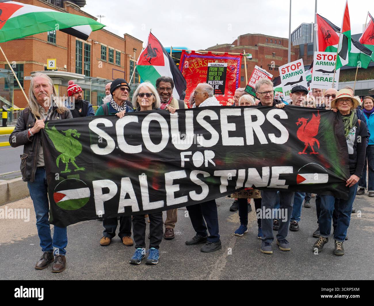 27 September 2025, UK, Liverpool, St George's Plateau. Thousands join ...