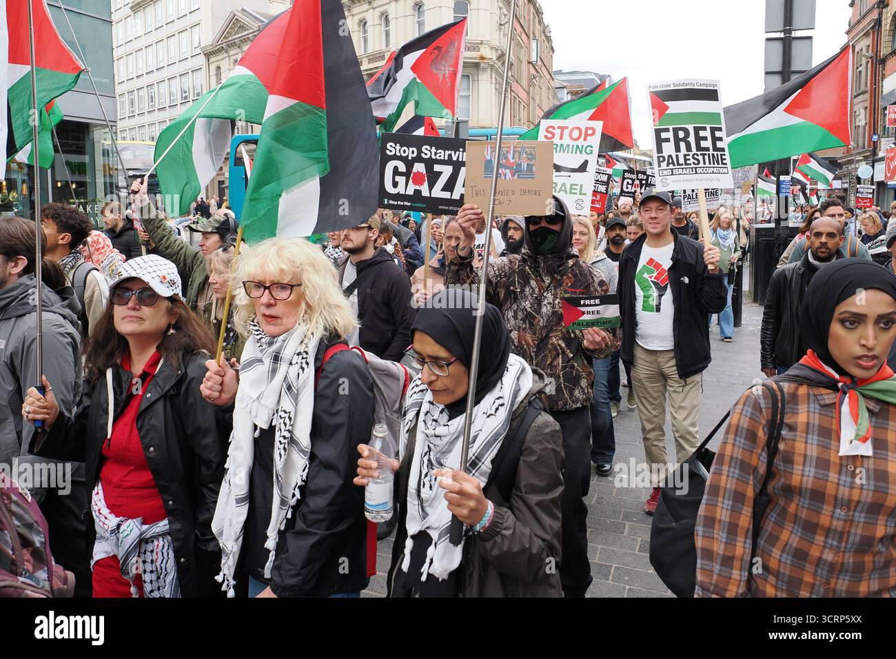 27 September 2025, UK, Liverpool, St George's Plateau. Thousands join ...