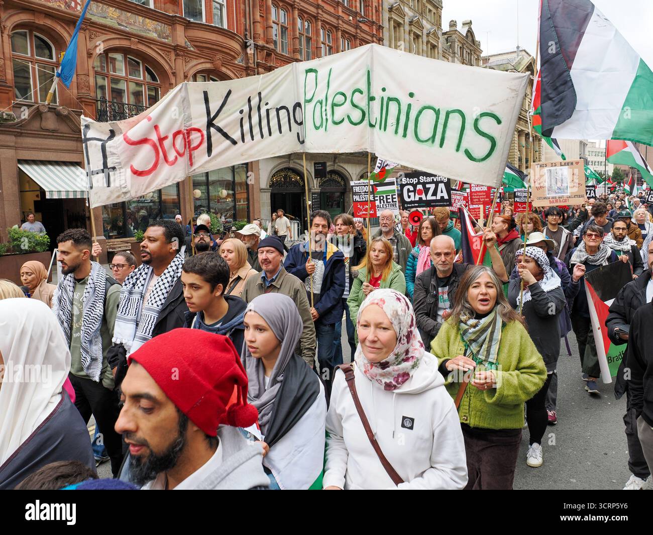27 September 2025, UK, Liverpool, St George's Plateau. Thousands join ...