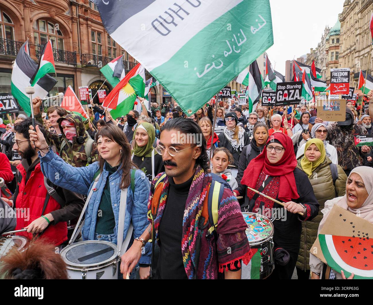 27 September 2025, UK, Liverpool, St George's Plateau. Thousands join ...