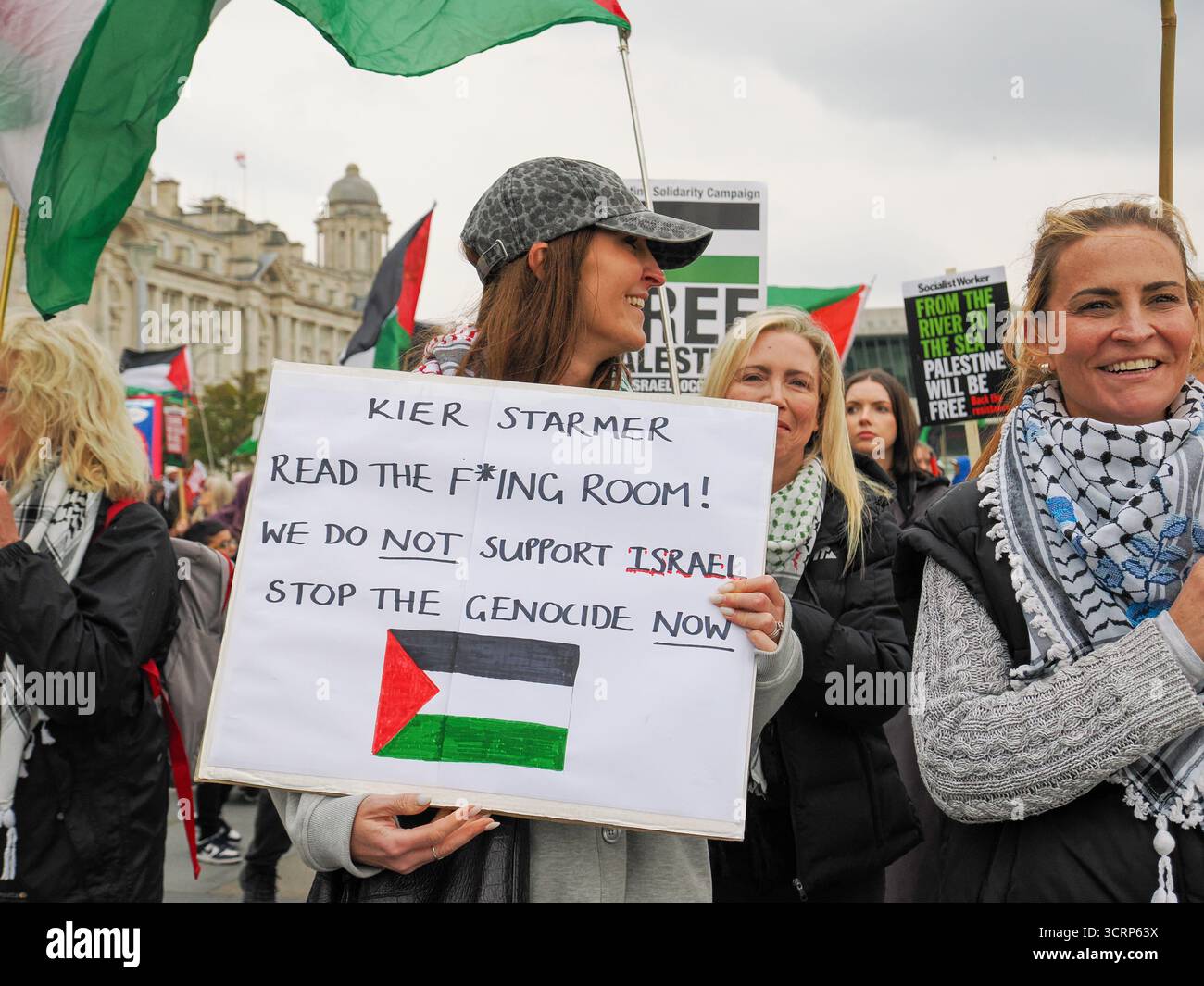 27 September 2025, UK, Liverpool, St George's Plateau. Thousands join ...