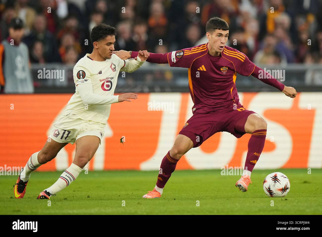 Lille's Osame Sahraoui challenges for the ball with Roma's Matias Soule ...