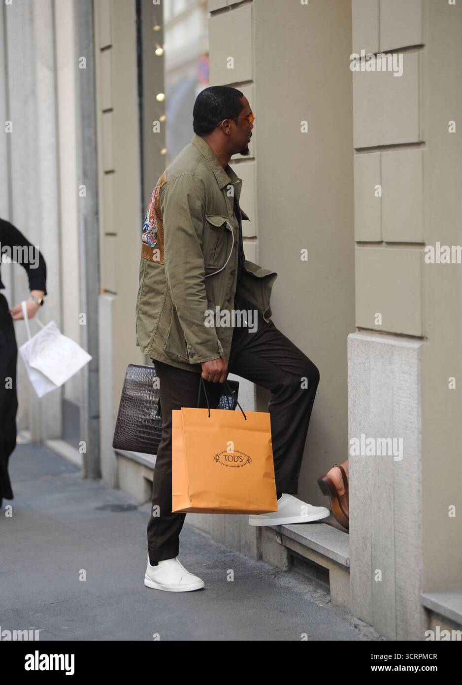 Milan, Samuel Eto'o and his wife Georgette arrive downtown for a shopping spree Stock Photo - Alamy