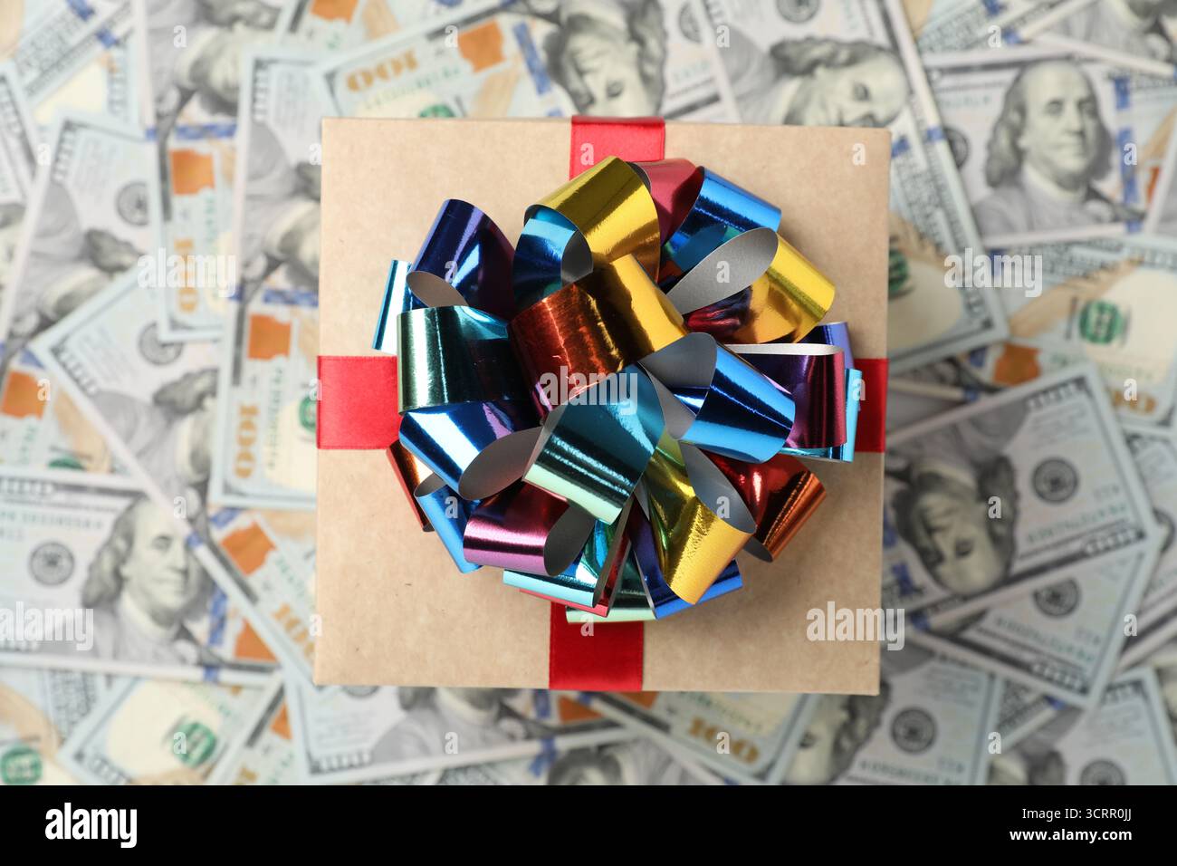 Gift box dollar banknotes hi-res stock photography and images - Alamy