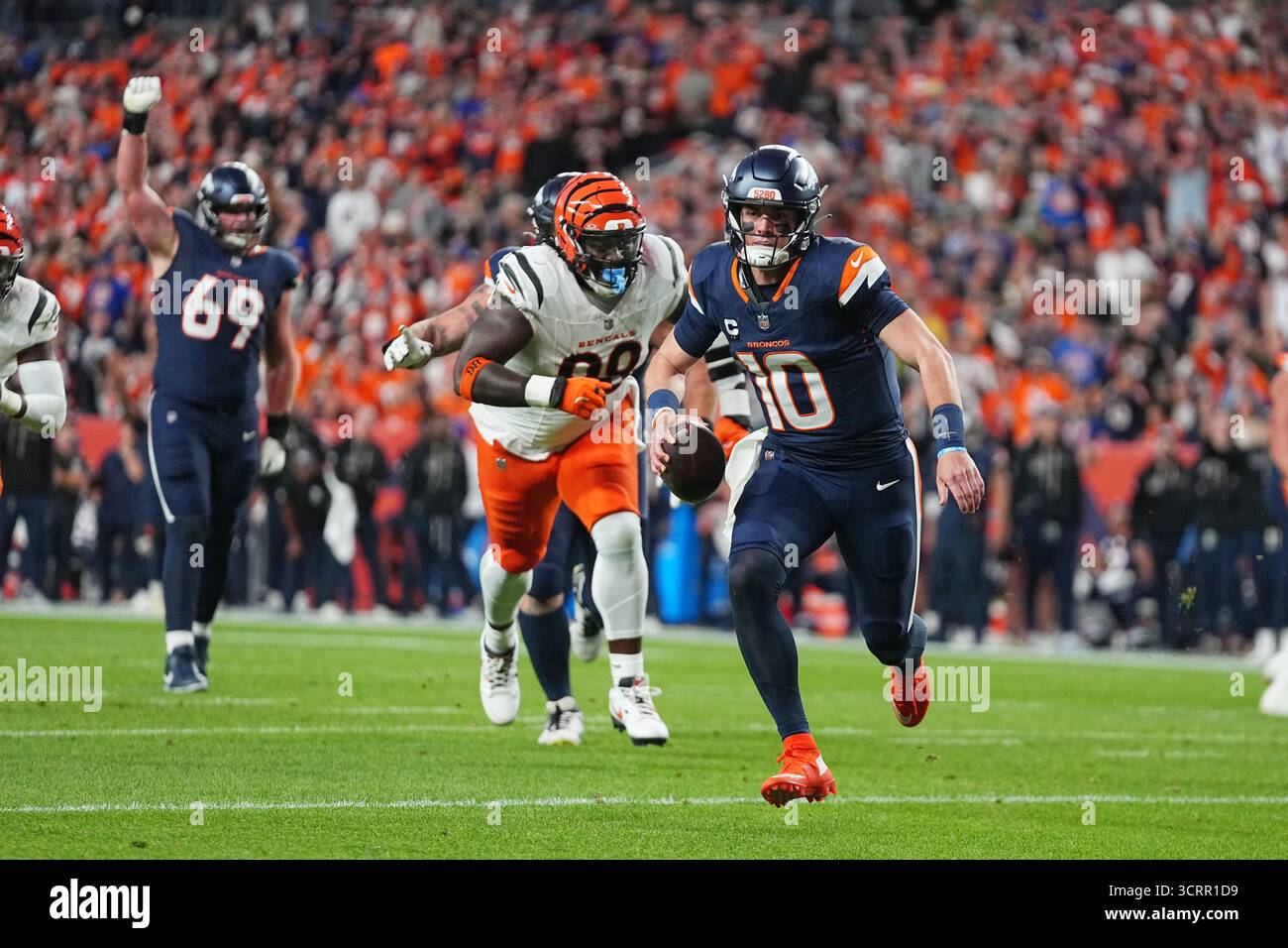 Denver Broncos quarterback Bo Nix (10) runs for a touchdown against the ...