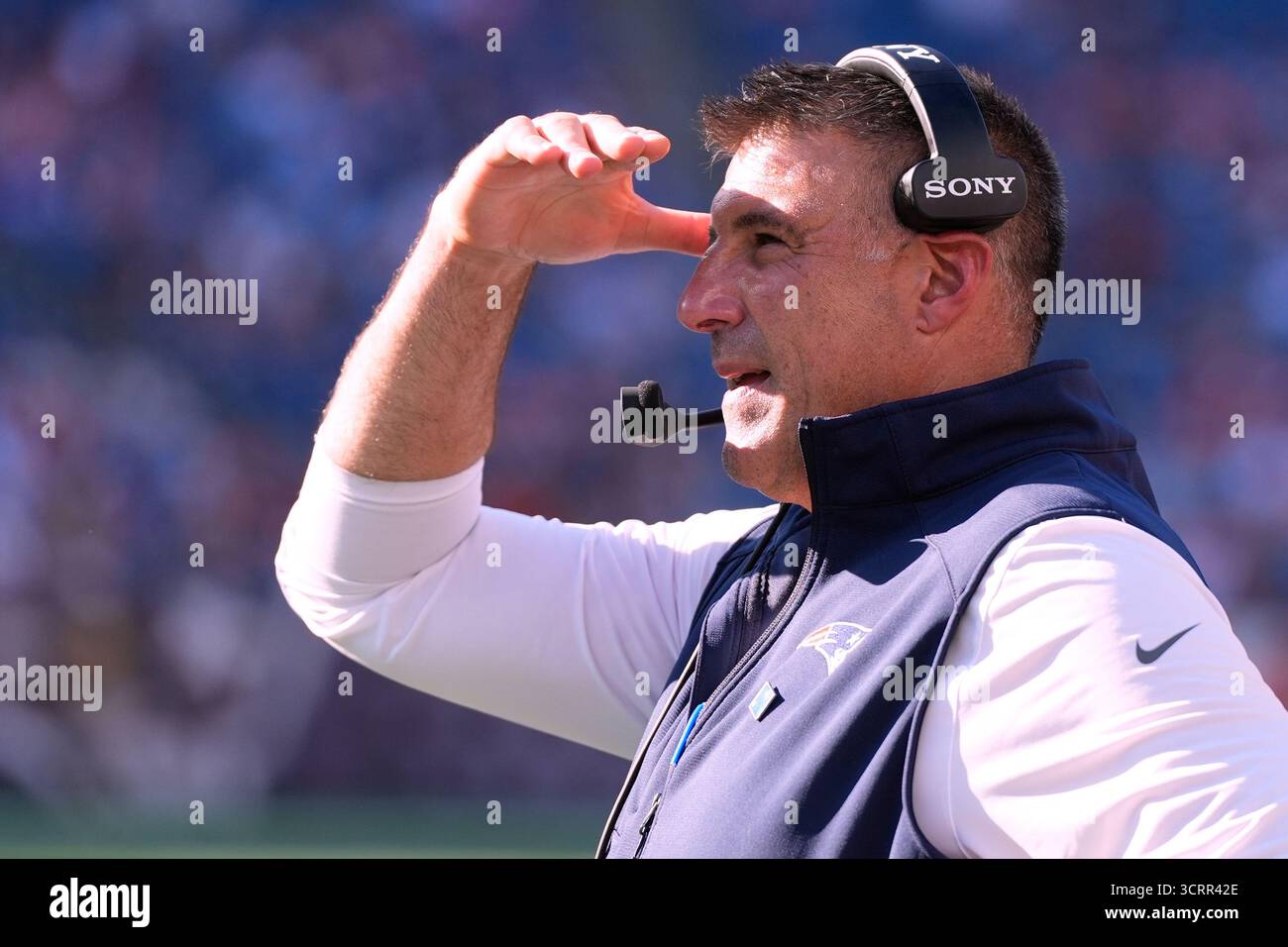 New England Patriots head coach Mike Vrabel during an NFL football game ...