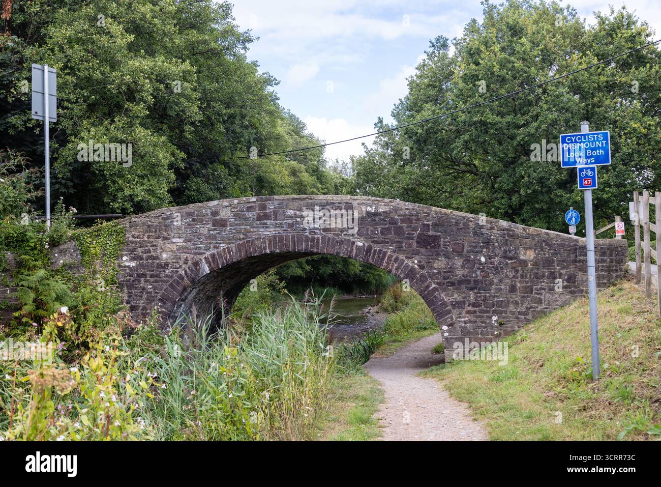 Dismount stone hi-res stock photography and images - Alamy