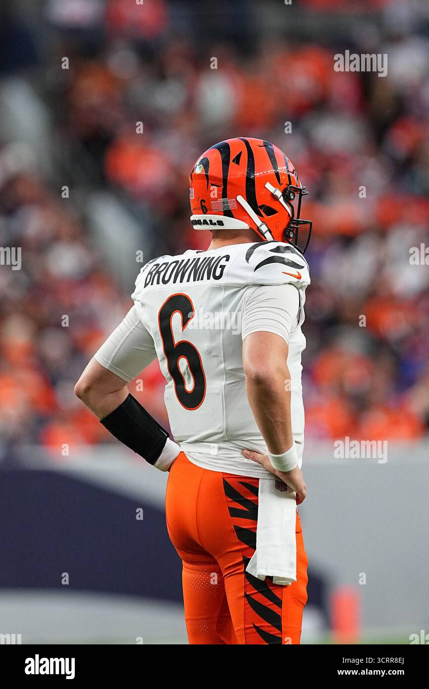Cincinnati Bengals quarterback Jake Browning (6) during a timeout ...