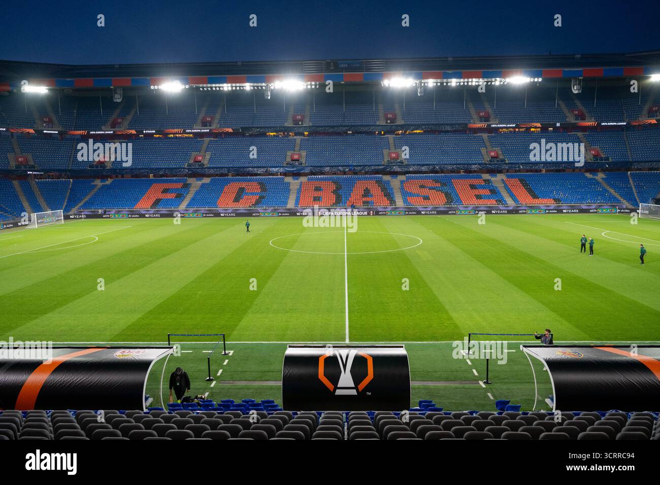 Vor Spielbeginn, Schriftzug FC Basel, Stadion Innenraum. Uefa Europa ...