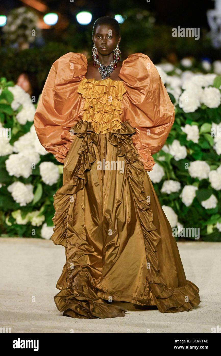 Ysl catwalk hi-res stock photography and images - Alamy