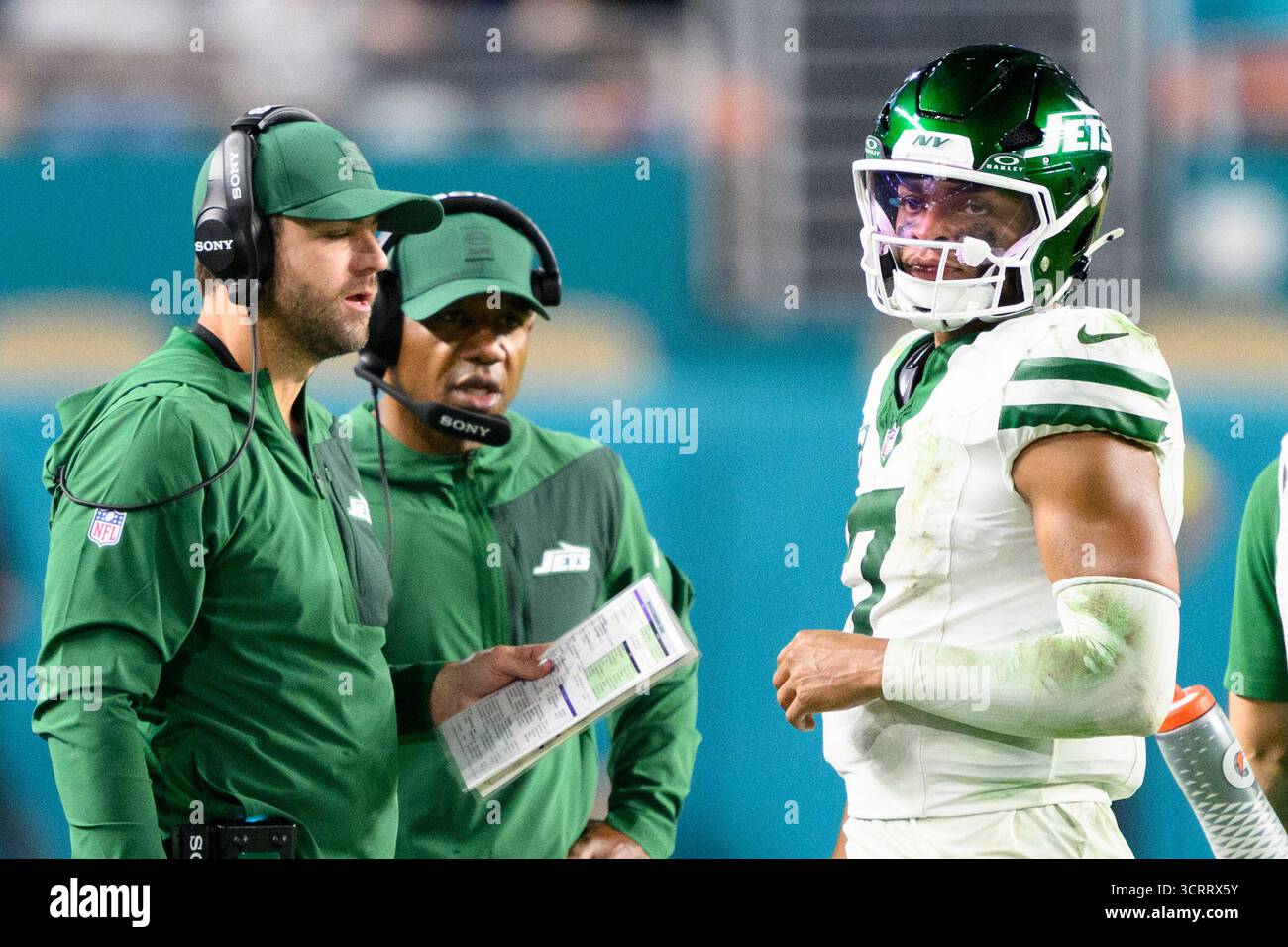 New York Jets quarterback Justin Fields (7) stands on the field during ...