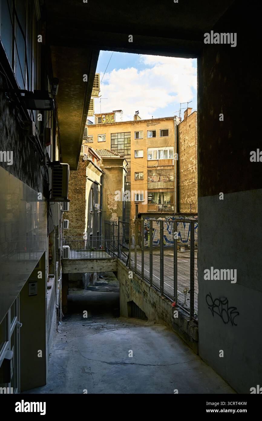 Dark urban passage opening hi-res stock photography and images - Alamy