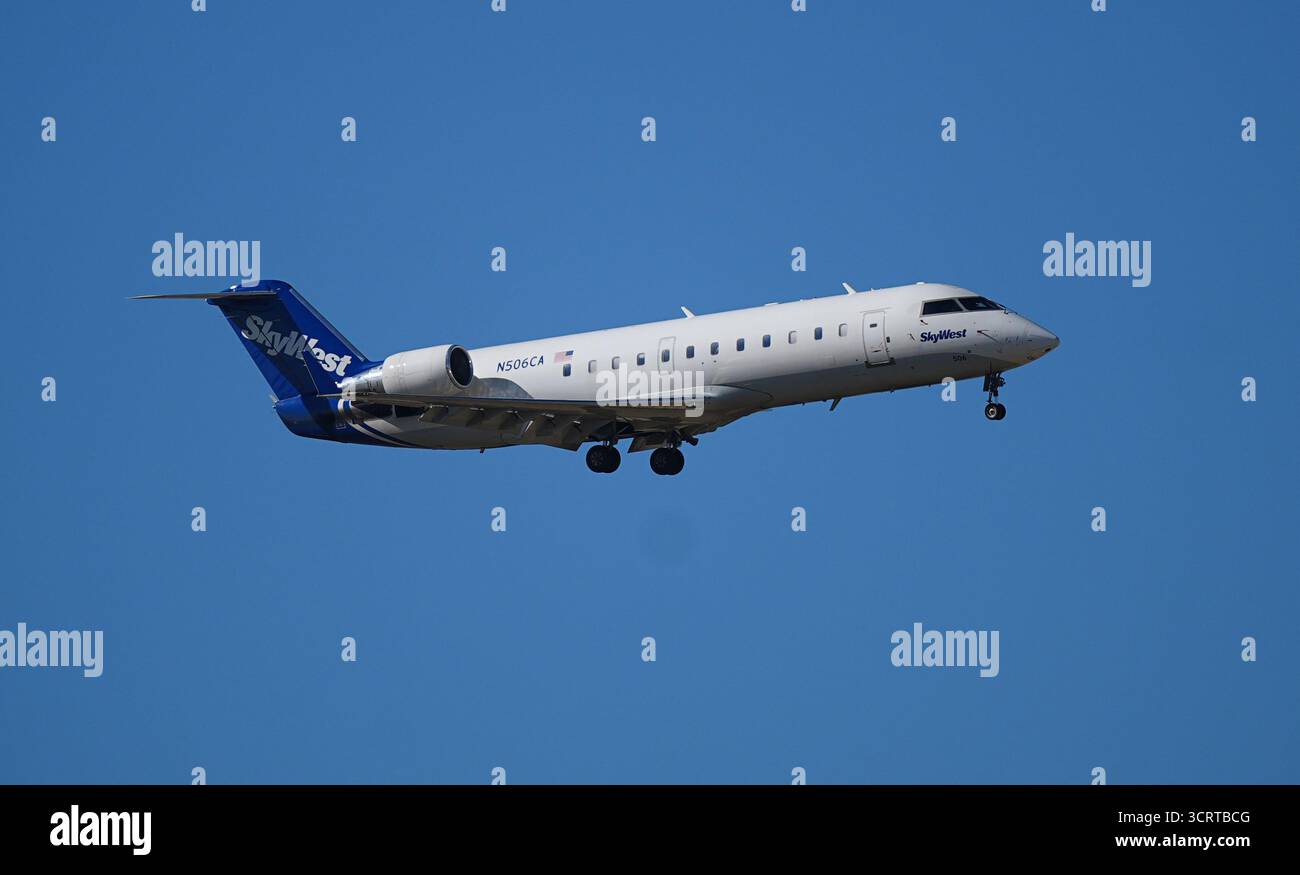 SkyWest commuter jet lands at Denver International Airport Thursday ...