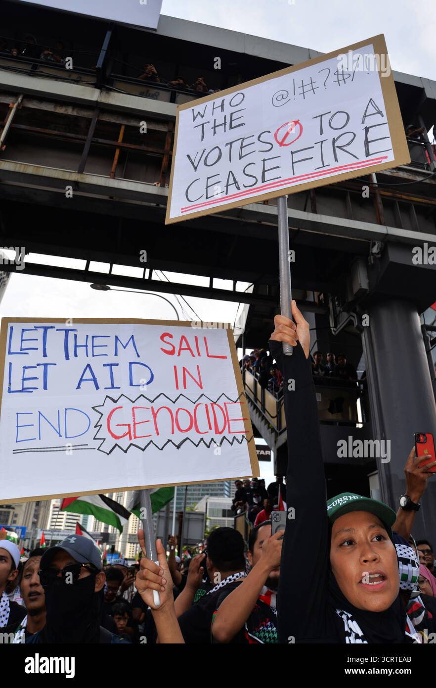 KUALA LUMPURMALAYSIA 2/10/2025 A protest erupted outside the United ...