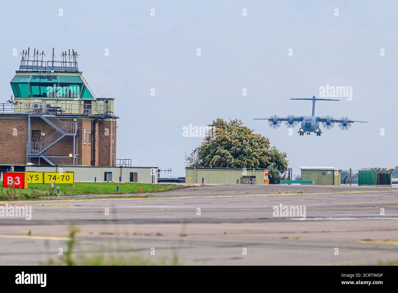 Raf brize norton control tower hi-res stock photography and images - Alamy