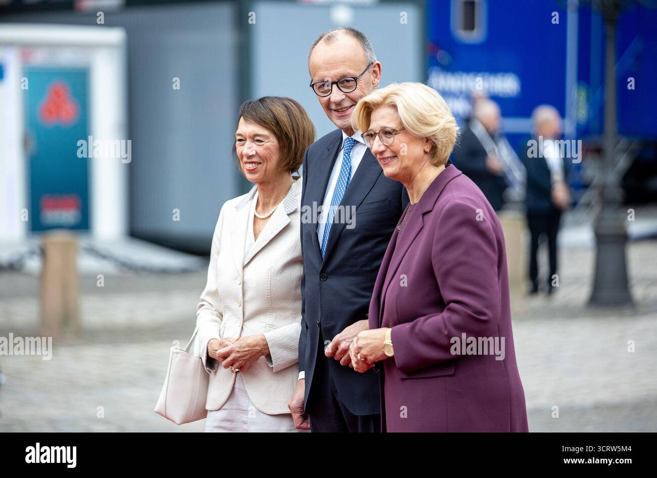 03 October 2025, Saarland, Saarbrücken: Anke Rehlinger (SPD, r ...