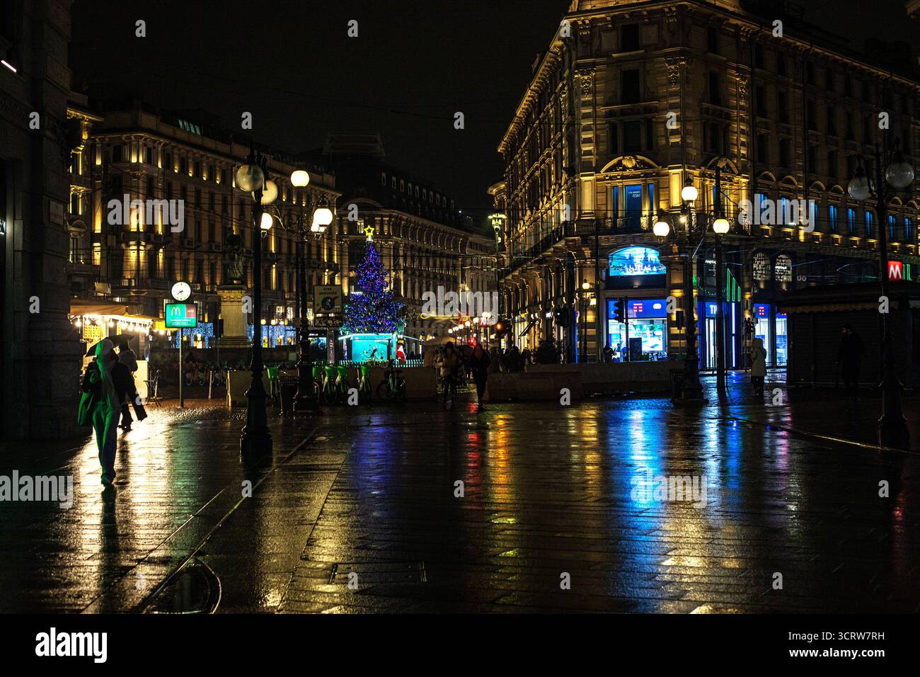 Milan romantic rain hi-res stock photography and images - Alamy