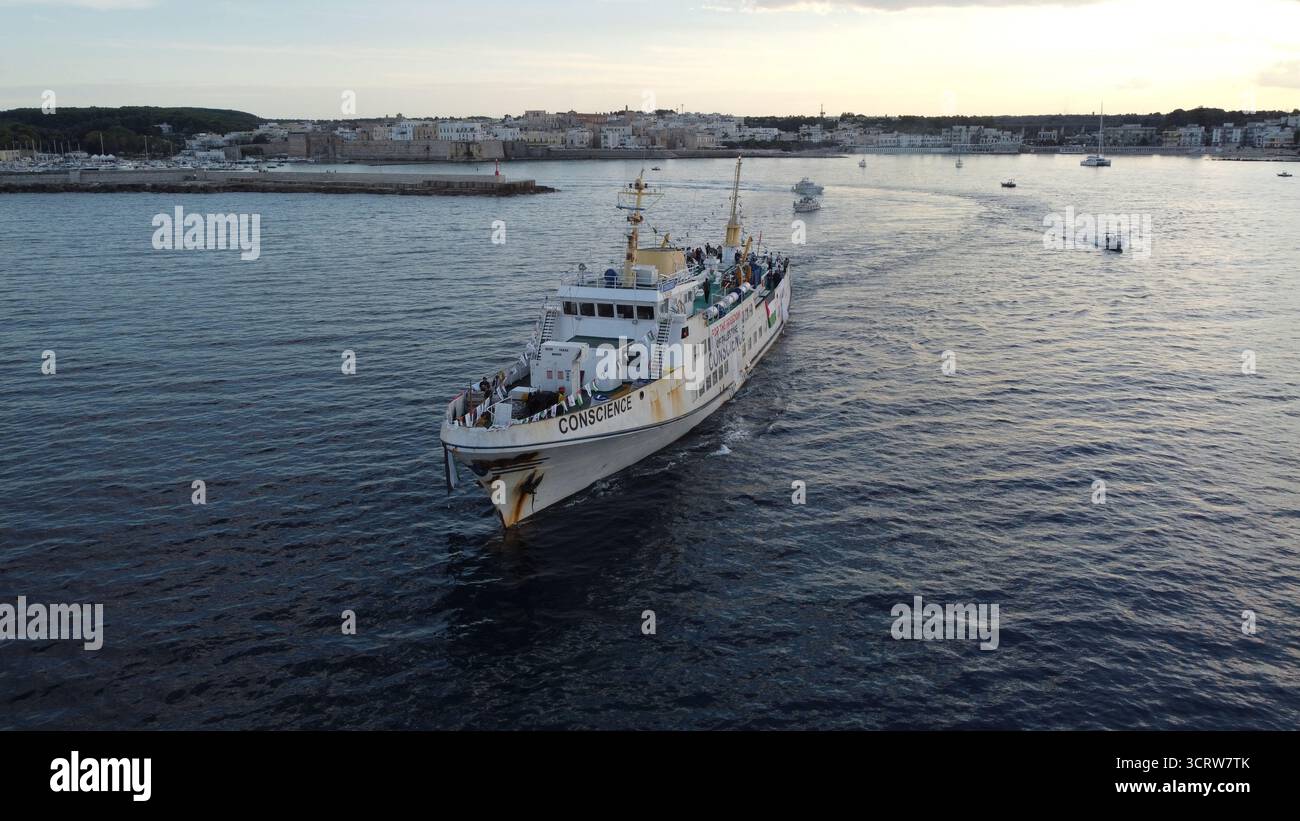 Aid blockade hi-res stock photography and images - Alamy