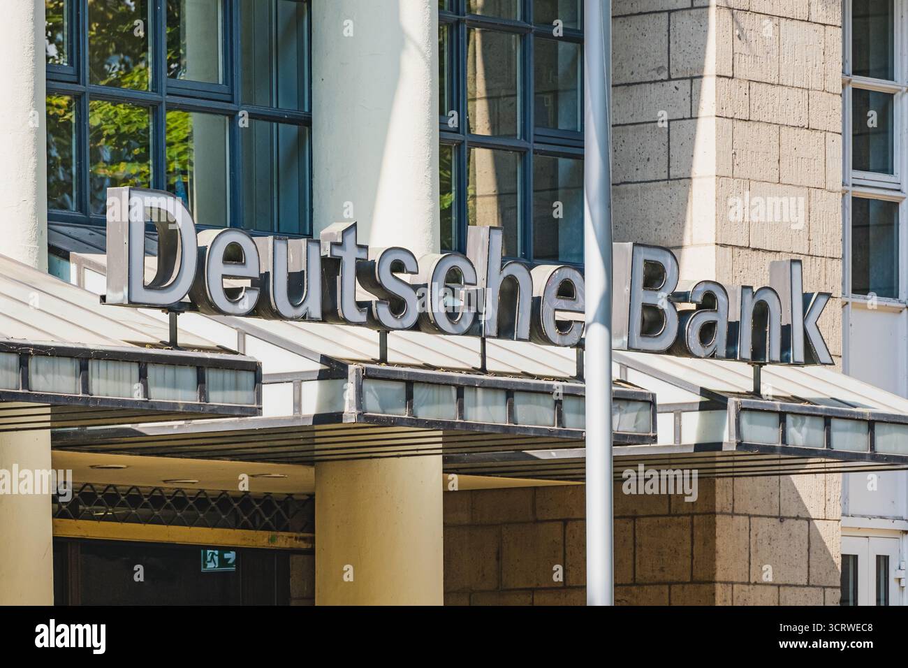 German multinational investment bank Deutsche Bank logo on the exterior ...