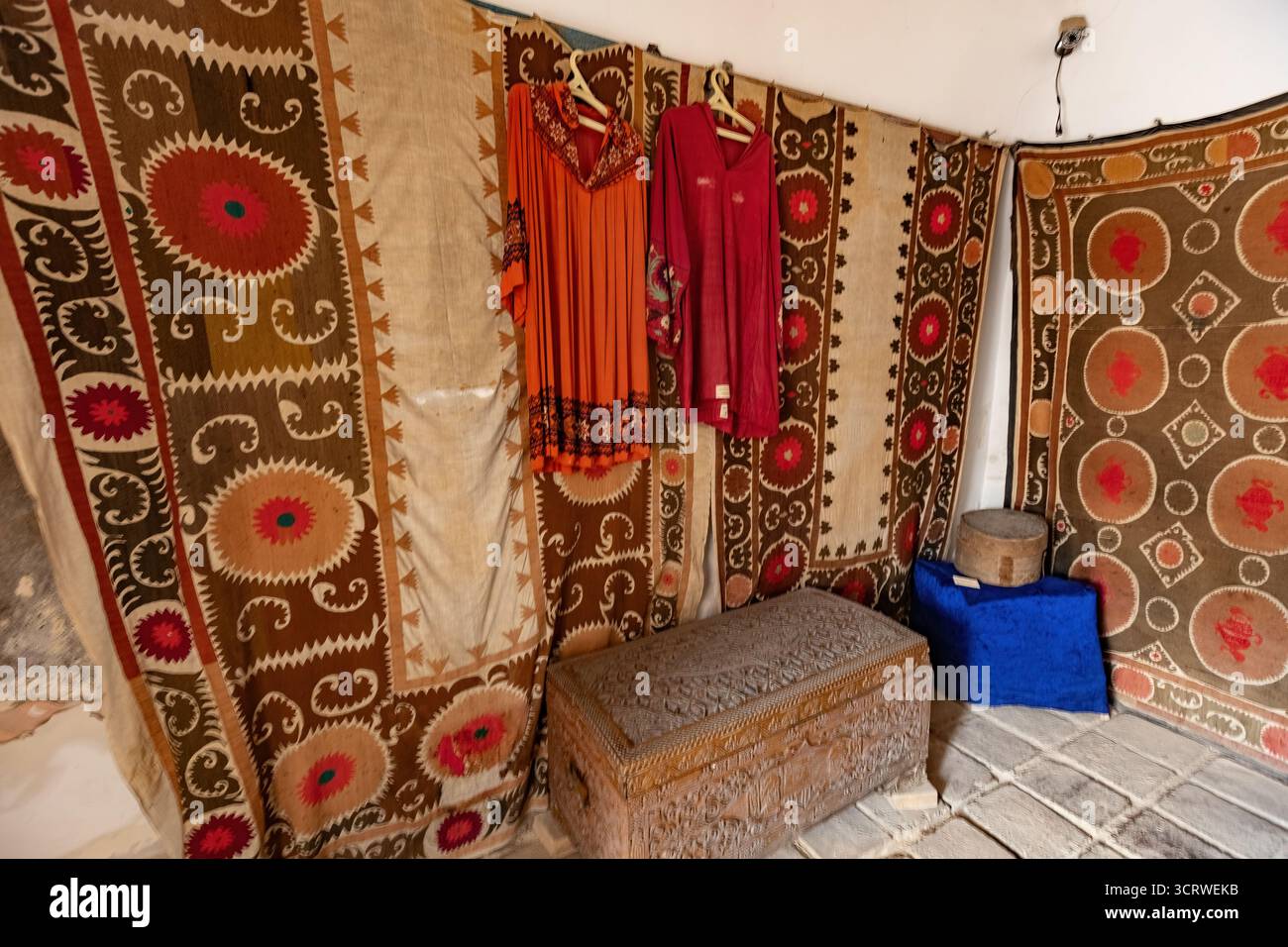 Handwoven fabrics tajikistan hi-res stock photography and images - Alamy