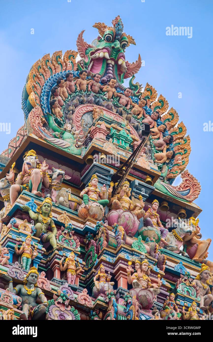India Chennai’s Kapaleeshwarar Temple features a 40m-tall entrance ...