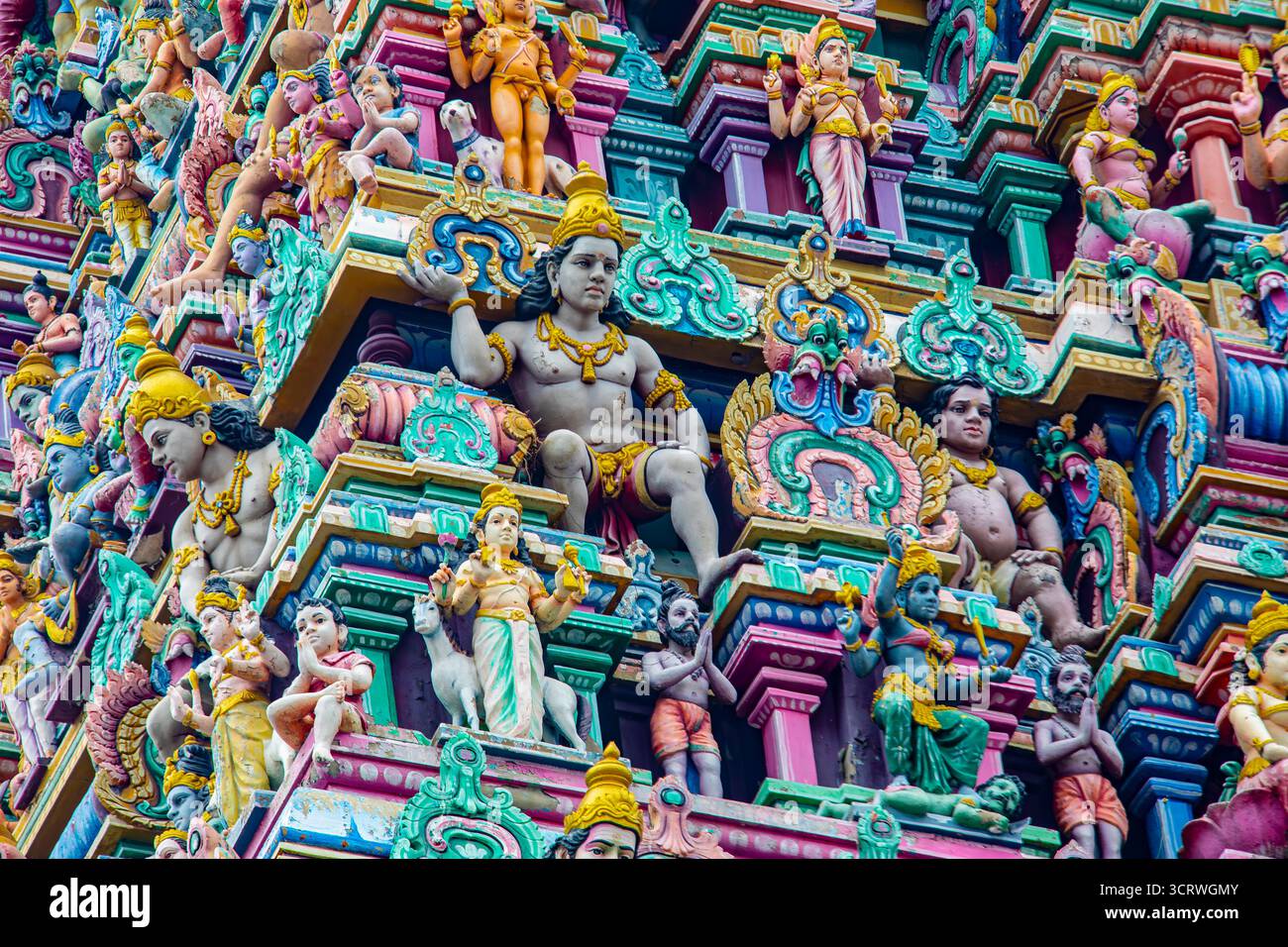 India Chennai’s Kapaleeshwarar Temple features a 40m-tall entrance ...