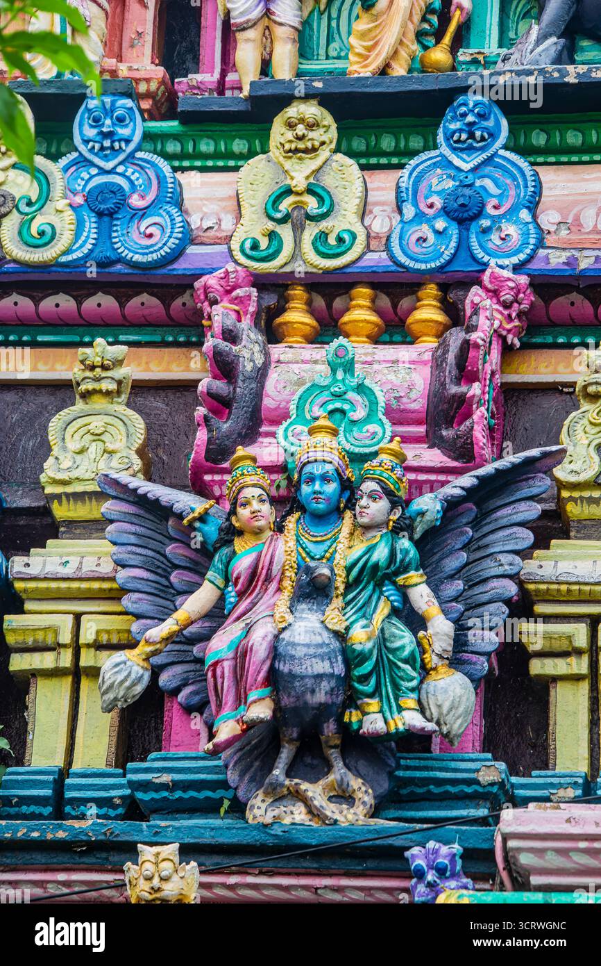 India Chennai’s Kapaleeshwarar Temple features a 40m-tall entrance ...