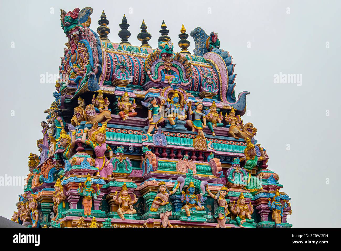 India Chennai’s Kapaleeshwarar Temple features a 40m-tall entrance ...